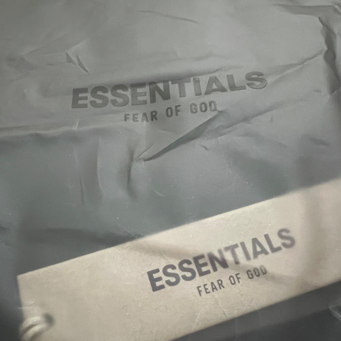 ESSENTIALS TEE - BLACK | Buyandship（香港）